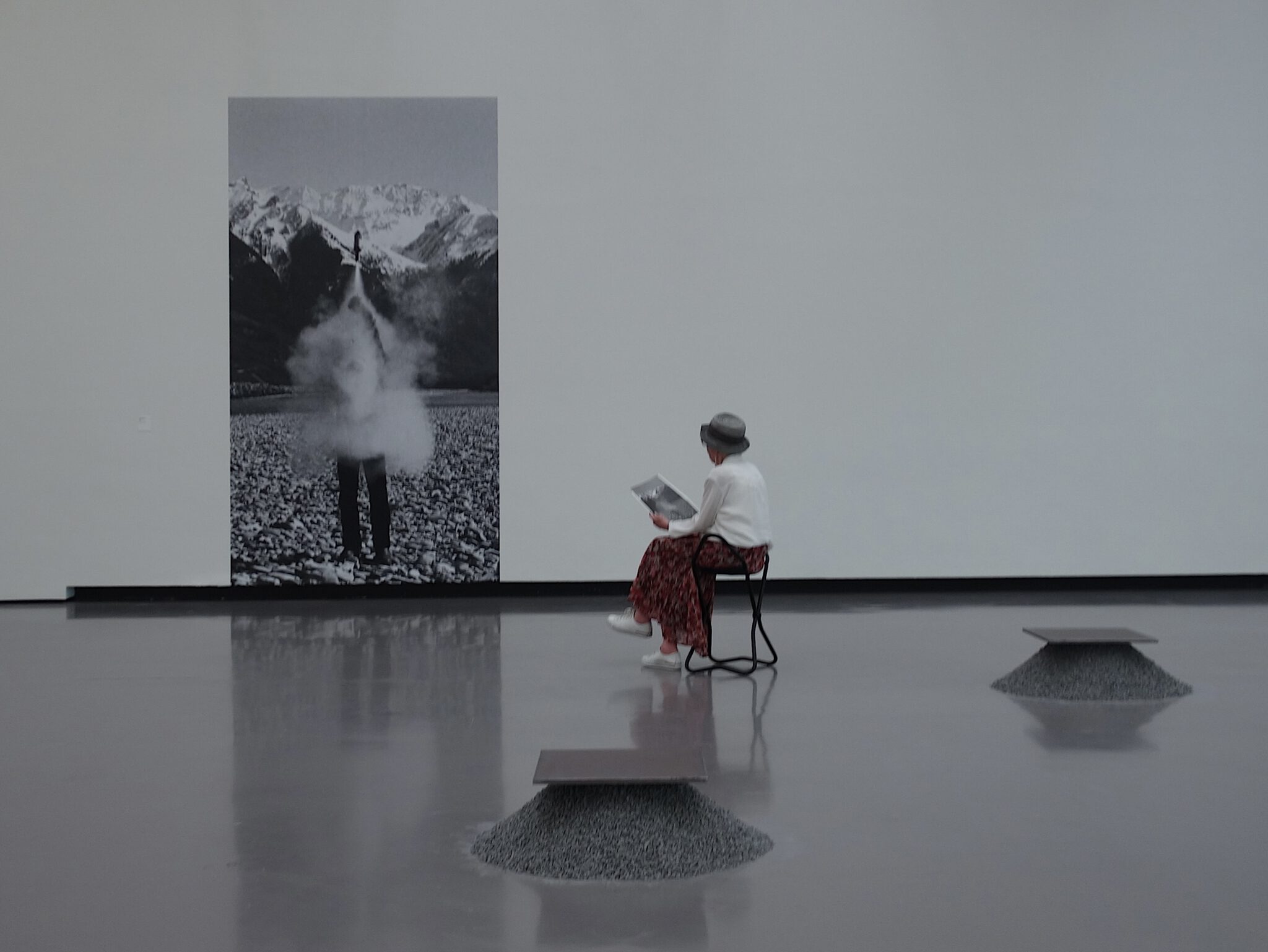 現代アート界の巨匠、ロマン・シグナーの刺激的で繊細な作品を楽しむ – Enjoying Art Giant Roman Signer’s ...